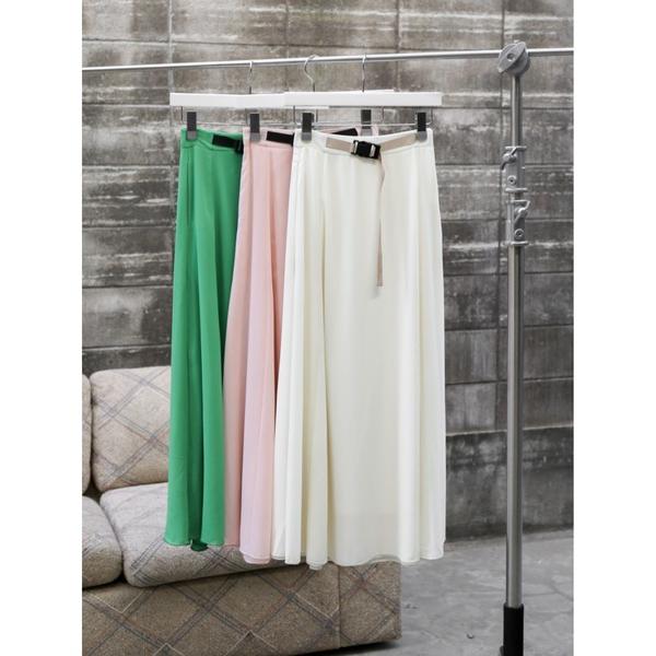 参考価格：12，980円発売時期：2024年07月コンディション：S（新品同様）タグ付きの未使用、または新品同様のアイテム付属品：タグ参考商品名：belted chiffon maxi skirt参考品番：2401-0001SK【商品に関す...