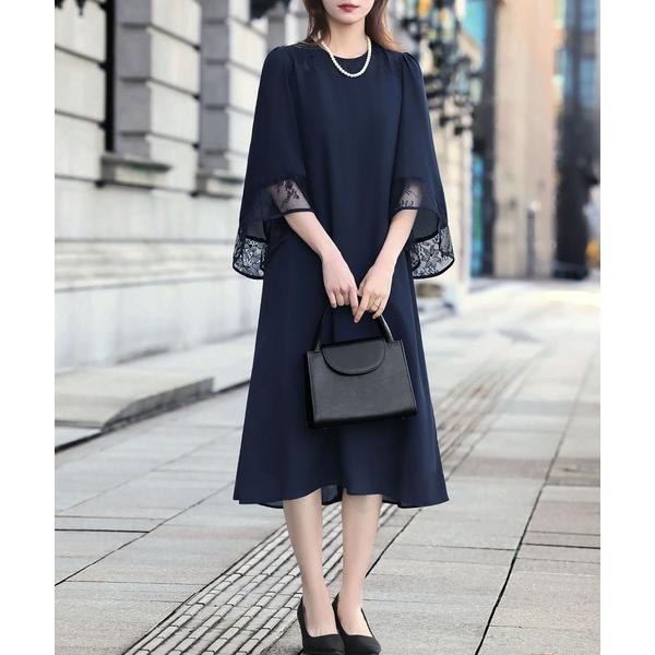 『セール実施中』参考価格：10，990円発売時期：2024年11月コンディション：B（目立つ使用感なし）使用感が少ない、または気にならないアイテム袖：ほつれ参考商品名：【喪服・礼服】レース切替えフレアスリーブIラインワンピース ブラックフォ...