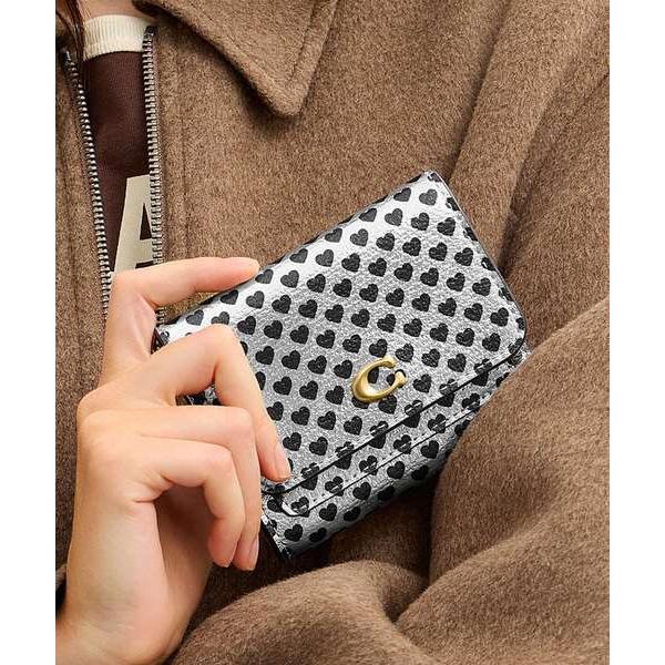 ZOZO問い合わせ番号:104878971ショップ:COACH，コーチブランド:COACH，コーチ商品名:ミラ スモール フラップ ウォレット・ハート プリントカテゴリ:財布/小物>財布ブランド品番:CDZ84 B4YTL素材:牛革原...