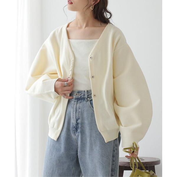 『タイムセール実施中』参考価格：6，050円発売時期：2023年08月コンディション：A（使用感なし）数回使用した程度で使用感が感じられないアイテム参考商品名：パール釦スポンディッシュカーディガン参考品番：538939380【商品に関する注...