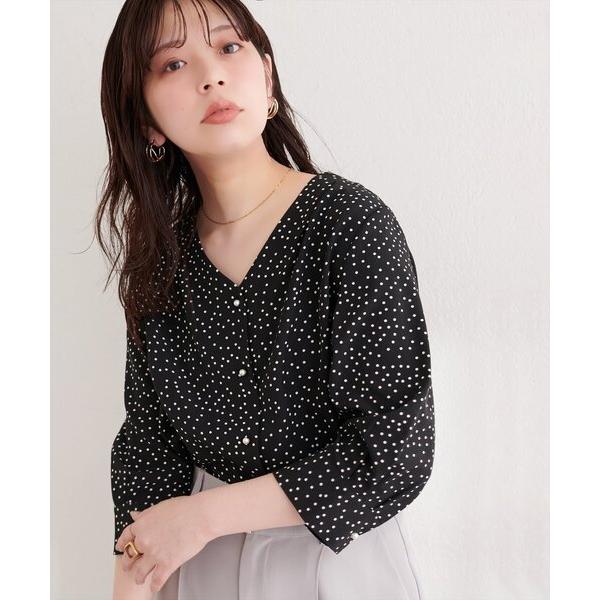 ZOZO問い合わせ番号:105041544ショップ:natural couture，ナチュラルクチュールブランド:natural couture，ナチュラルクチュール商品名:パール釦Vネック７分袖ブラウスカテゴリ:トップス>シャツ/ブ...