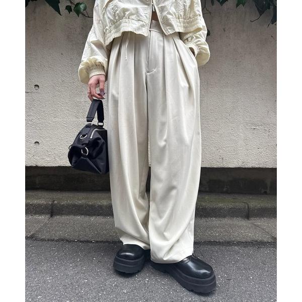 ZOZO問い合わせ番号:105190386ショップ:AMERI VINTAGE，アメリビンテージブランド:Ameri，アメリ商品名:MULTI TUCK NARROW BELT PANTSカテゴリ:パンツ>スラックスブランド品番:01...