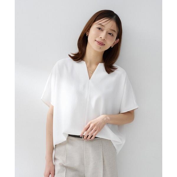 ZOZO問い合わせ番号:105313116ショップ:UNTITLED，アンタイトルブランド:UNTITLED，アンタイトル商品名:【華奢見せ/5つの機能性/セットアップ可】リラクシーキーVネックブラウスカテゴリ:トップス>シャツ/ブラ...