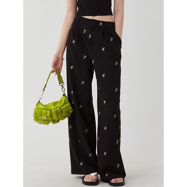 参考価格：17，980円発売時期：2023年06月コンディション：B（目立つ使用感なし）使用感が少ない、または気にならないアイテム内側：毛玉前身頃：汚れ参考商品名：フラワーステッチ　センタープレス　ストレートスラックス　 FX23K058【...