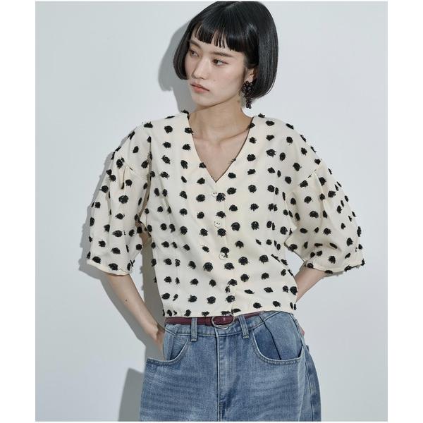 ZOZO問い合わせ番号:105426841ショップ:Auntie Rosa，アンティローザブランド:THE YOn，ザヨン商品名:2wayドットジャガードタックスリーブクロップドブラウスカテゴリ:トップス>シャツ/ブラウスブランド品番...