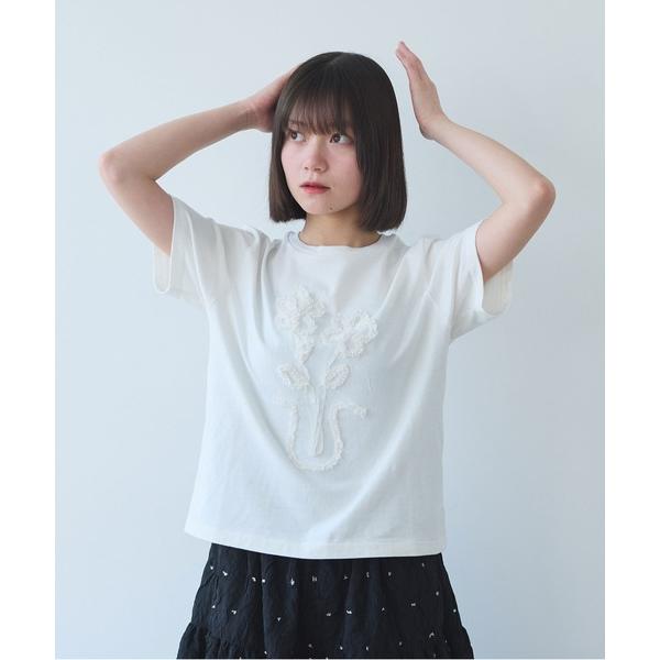 ZOZO問い合わせ番号:105547131ショップ:bulle de savon，ビュルデサボンブランド:bulle de savon，ビュルデサボン商品名:花びんのテープ刺繍 Tシャツカテゴリ:トップス>Tシャツ/カットソーブランド...