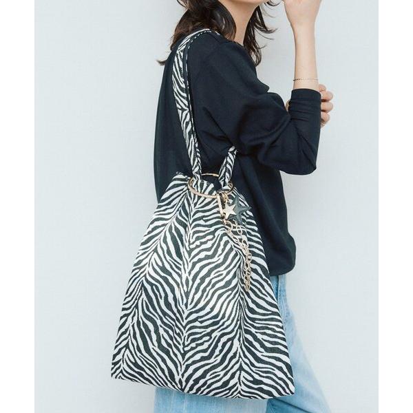 ZOZO問い合わせ番号:105826158ショップ:RIVE DROITE，リヴドロワブランド:RIVE DROITE，リヴドロワ商品名:【Yossshiiii企画】チャーム付きアニマルジャガードトートカテゴリ:バッグ>トートバッグブ...