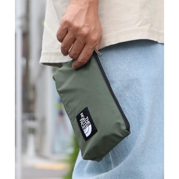 参考価格：3，520円発売時期：2023年11月コンディション：B（目立つ使用感なし）使用感が少ない、または気にならないアイテム内側：汚れ参考商品名：【THE NORTH FACE/ザノースフェイス】MINI MULTI POUCH /ミニ...