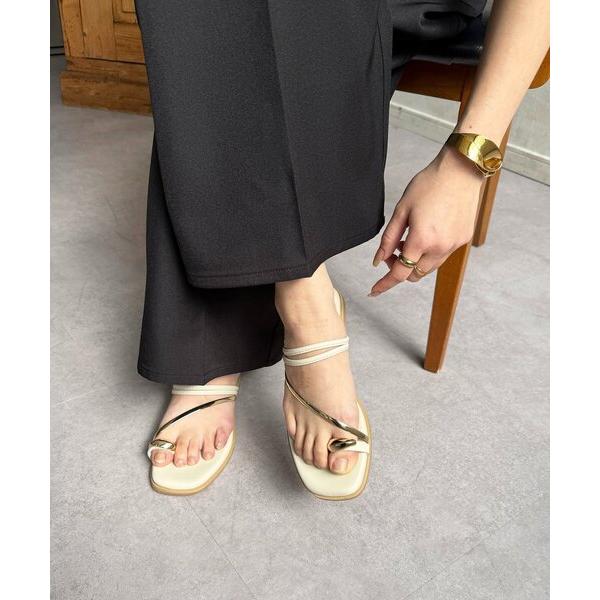 ZOZO問い合わせ番号:105866834ショップ:Thevon.，ゼヴォンブランド:Thevon，ゼボン商品名:GLDライントングサンダルカテゴリ:シューズ>サンダルブランド品番:PGD1061313C0002素材:合成皮革原産国:...