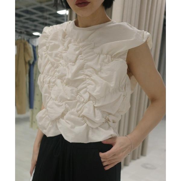 ZOZO問い合わせ番号:106056497ショップ:AMERI VINTAGE，アメリビンテージブランド:Ameri，アメリ商品名:BUMPY GATHER BACK OPEN TOPカテゴリ:トップス>シャツ/ブラウスブランド品番:...