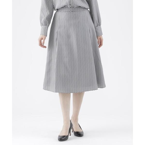 『セール実施中』参考価格：23，100円発売時期：2023年09月コンディション：A（使用感なし）数回使用した程度で使用感が感じられないアイテム参考商品名：【ウォッシャブル】モザイク幾何プリントタックスカート参考品番：U1S17222__【...