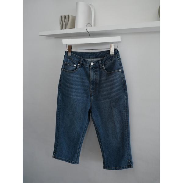 ZOZO問い合わせ番号:106140624ショップ:Katrin TOKYO，カトリーントーキョーブランド:Katrin TOKYO，カトリーントーキョー商品名:bijou button capri denimカテゴリ:パンツ>デニム...