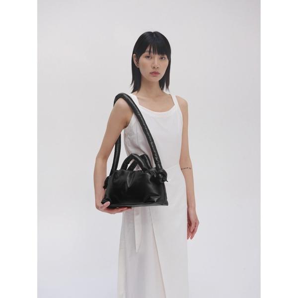 参考価格：19，800円発売時期：2025年06月コンディション：A（使用感なし）数回使用した程度で使用感が感じられないアイテム参考商品名：OLEND VEGAN LEATHER MINI ONA参考品番：OLEND VEGAN LEATH...