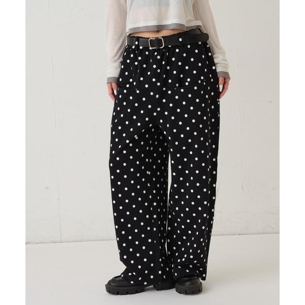 ZOZO問い合わせ番号:106289655ショップ:WHO'S WHO gallery，フーズフーギャラリーブランド:WHO'S WHO gallery，フーズフーギャラリー商品名:ドットスラッシュポケットスウェットパンツカテゴリ:パンツ&...