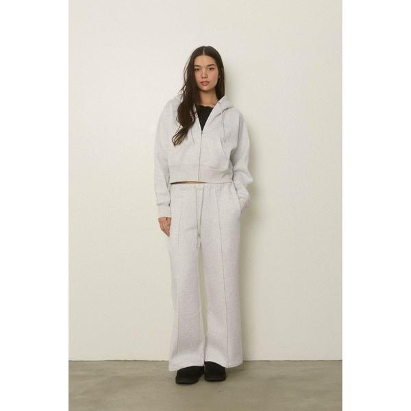 参考価格：11，000円発売時期：2026年01月コンディション：B（目立つ使用感なし）使用感が少ない、または気にならないアイテムすそ周り：汚れ付属品：タグ参考商品名：Wellness Logo Sweat Pants /ウェルネス ロゴス...