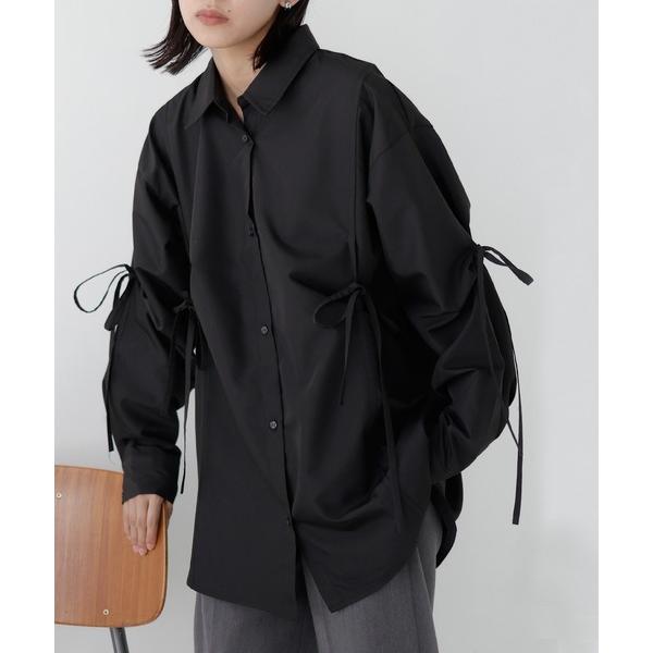 参考価格：5，940円発売時期：2024年07月コンディション：B（目立つ使用感なし）使用感が少ない、または気にならないアイテム後身頃：汚れ装飾部分：ほつれ参考商品名：リボンオーバーサイズシャツ参考品番：231-481F3082/233-4...