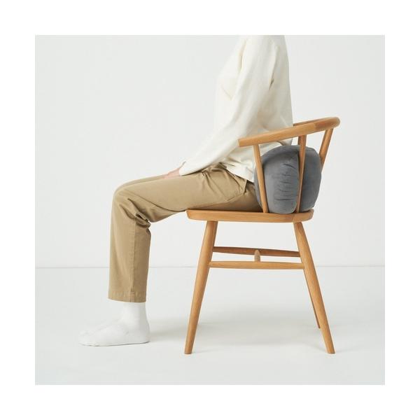 ZOZO問い合わせ番号:106564086ショップ:無印良品，ムジルシリョウヒンブランド:無印良品，ムジルシリョウヒン商品名:背当てにもなるやわらかマルチミニクッション　４９×２２×１５ｃｍカテゴリ:インテリア>クッション/クッション...