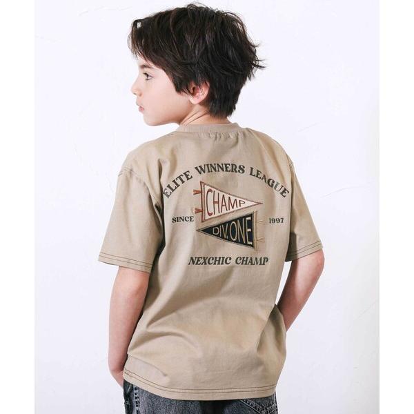 ZOZO問い合わせ番号:106682295ショップ:BEBE ONLINE STORE，ベベ オンラインストアブランド:nexchic，ネクシック商品名:デニムポケット・ピグメントカレッジTシャツ(110~150cm)カテゴリ:トップス&g...