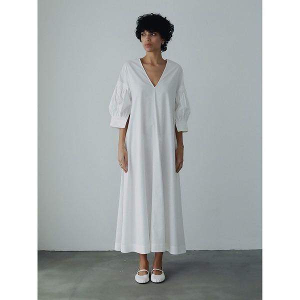 参考価格：37，400円発売時期：2025年03月コンディション：B（目立つ使用感なし）使用感が少ない、または気にならないアイテム前身頃：汚れ参考商品名：ギャザースリーブAラインマキシワンピース参考品番：7051204【商品に関する注意事項...