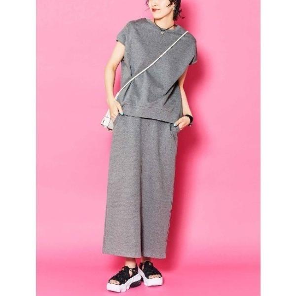 参考価格：5，390円発売時期：2022年06月コンディション：A（使用感なし）数回使用した程度で使用感が感じられないアイテム参考商品名：リブ　イン　コンフォート　くぼっち★とコラボ　伸びやか＆ハリ感素材でらくちんなのにきれい見えするカット...
