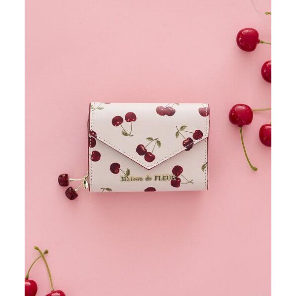 ZOZO問い合わせ番号:107231681ショップ:Maison de FLEUR，メゾン ド フルールブランド:Maison de FLEUR，メゾンドフルール商品名:リーフ付きチェリーウォレットカテゴリ:財布/小物>財布ブランド品...