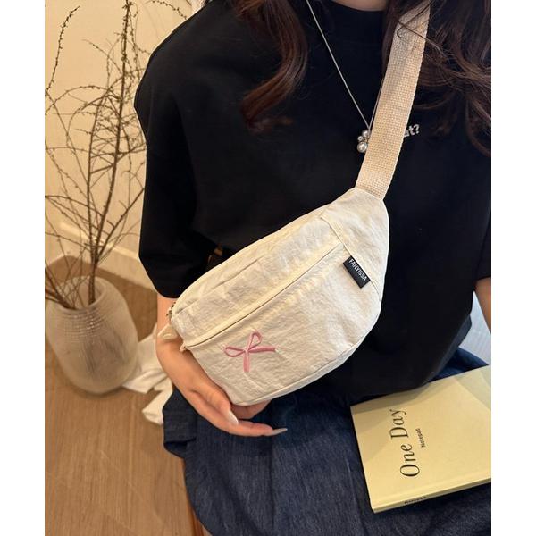 ZOZO問い合わせ番号:107235036ショップ:VIBGYOR，ヴィブジョーブランド:VIBGYOR，ヴィブジョー商品名:lulunoix/リボン刺繍ボディバッグ N15496カテゴリ:バッグ>ボディバッグ/ウエストポーチブランド...