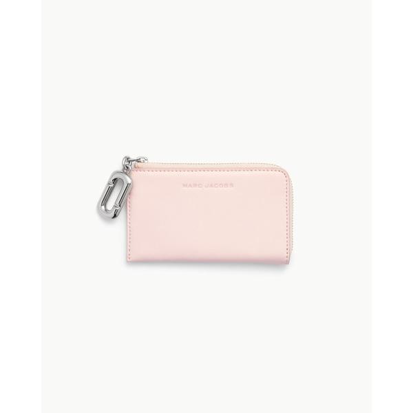 『タイムセール実施中』ZOZO問い合わせ番号:107348015ショップ:MARC JACOBS，マークジェイコブスブランド:MARC JACOBS，マークジェイコブス商品名:SCENE TOP ZIP MULTI WALLET/シーン ト...