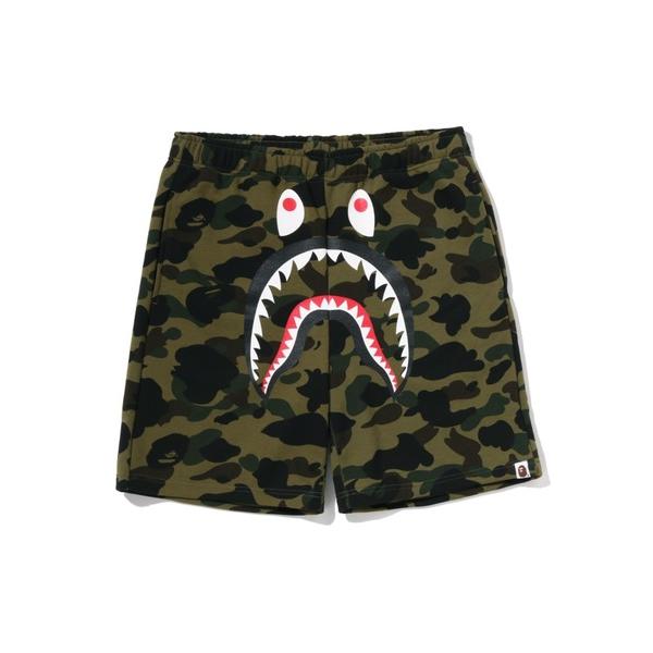ZOZO問い合わせ番号:107878229ショップ:A BATHING APE，ア ベイシング エイプブランド:A BATHING APE，アベイシングエイプ商品名:1ST CAMO SHARK SWEAT SHORTSカテゴリ:パンツ&g...