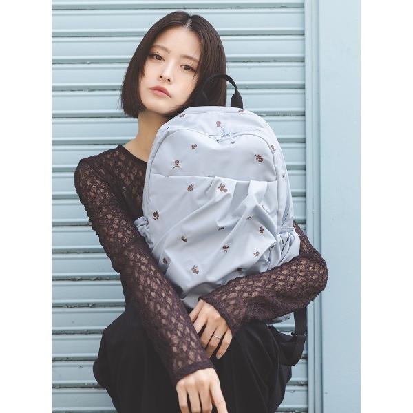 ZOZO問い合わせ番号:110350399ショップ:emmi，エミブランド:emmi，エミ商品名:「限定カラーあり」フラワー刺繍 撥水ギャザーボディーバックパックカテゴリ:バッグ>バックパック/リュックブランド品番:13WGB2643...