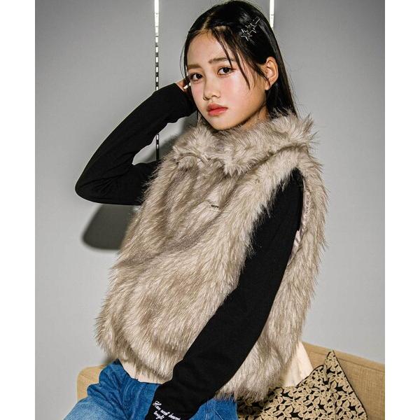 ZOZO問い合わせ番号:111601017ショップ:BEBE ONLINE STORE，ベベ オンラインストアブランド:ZIDDY，ジディ商品名:スタンドネックシャギーファーベスト(130~160cm)カテゴリ:トップス>ベストブラン...