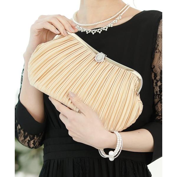 ZOZO問い合わせ番号:13717632ショップ:PourVous，プールヴーブランド:PourVous，プールヴー商品名:ストーンボタン プリーツ サテンクラッチバッグ 同窓会 結婚式 オケージョン 二次会 カテゴリ:バッグ>クラッ...