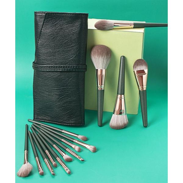 『セール実施中』※このアイテムは返品・交換対象外商品です。ZOZO問い合わせ番号:57074508ショップ:FRP，エフアールピーブランド:LA VORAGINE，ラ ヴォラジネ，FRP，エフアールピー商品名:ポーチ付き　メイクブラシ 14...