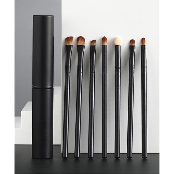 『セール実施中』※このアイテムは返品・交換対象外商品です。ZOZO問い合わせ番号:65360181ショップ:FRP，エフアールピーブランド:LA VORAGINE，ラ ヴォラジネ，FRP，エフアールピー商品名:携帯用 ケース付き　アイシャド...