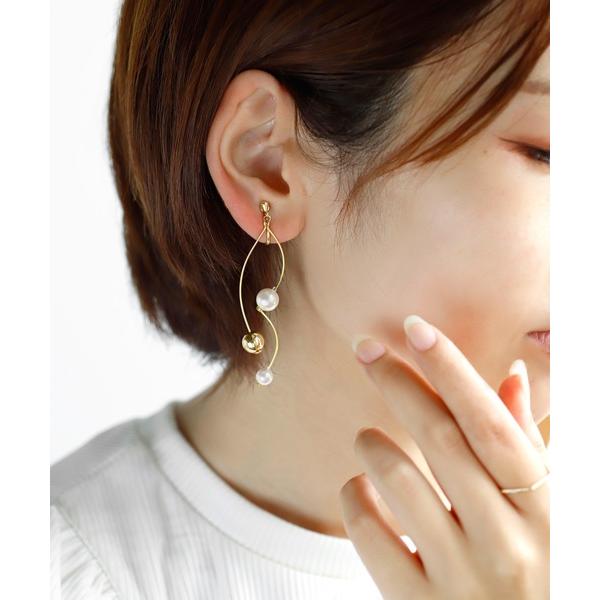 ZOZO問い合わせ番号:67808765ショップ:ANEMONE，アネモネブランド:ANEMONE，アネモネ商品名:パール×メタルボールイヤリングカテゴリ:アクセサリー>イヤリングブランド品番:TG030006E素材:アクリルパール、...