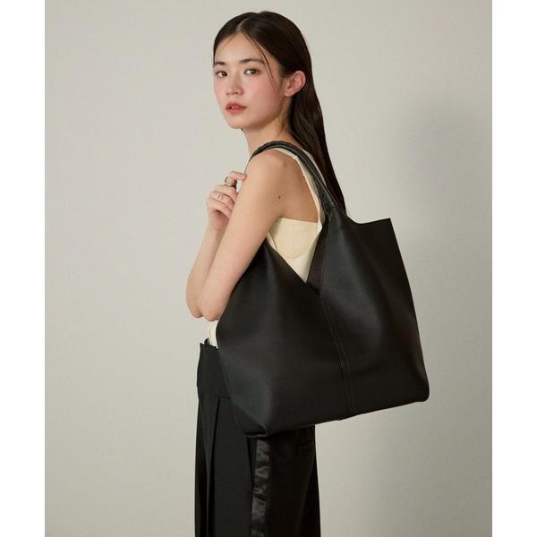 ZOZO問い合わせ番号:68397281ショップ:Bonjour Sagan，ボンジュールサガンブランド:GUSCIO，グッシオ商品名:【グッシオベーシック】センター切り替えVカットトートバッグカテゴリ:バッグ>トートバッグブランド品...