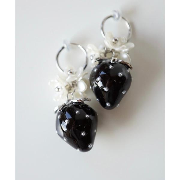 ZOZO問い合わせ番号:70910099ショップ:CERCA，チェルカブランド:CERCA，チェルカ商品名:jolie minette/いちごフラワー フープ イヤリング/サージカルステンレス316Lカテゴリ:アクセサリー>イヤリング...