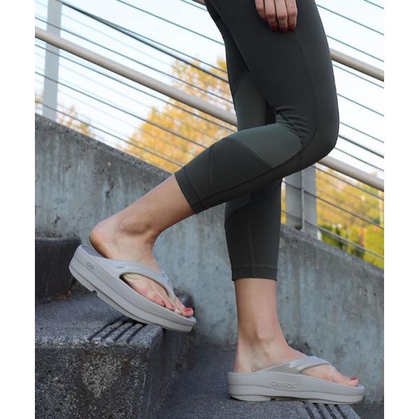 ZOZO問い合わせ番号:72595641ショップ:H.L.N.A，エイチエルエヌエーブランド:OOFOS，ウーフォス商品名:【OOFOS】OOmegaカテゴリ:シューズ>サンダルブランド品番:200044カラー:ブラック，ベージュサイ...