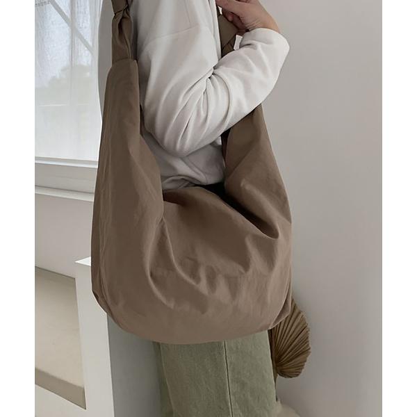 ZOZO問い合わせ番号:73866773ショップ:Outfitter lab，アウトフィッターラボブランド:cream creme，クリームクレーム商品名:ハーフムーンクロスコットンバッグカテゴリ:バッグ>メッセンジャーバッグブランド...
