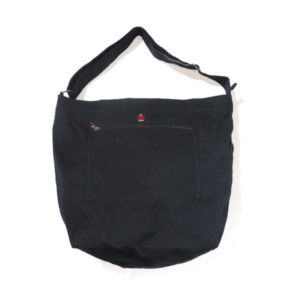 ZOZO問い合わせ番号:77531302ショップ:BENCH AT THE GREENE，ベンチアットザグリーンブランド:BEN DAVIS，ベンデイビス商品名:【BEN DAVIS】刺繍キャンバスショルダーカテゴリ:バッグ>ショルダ...