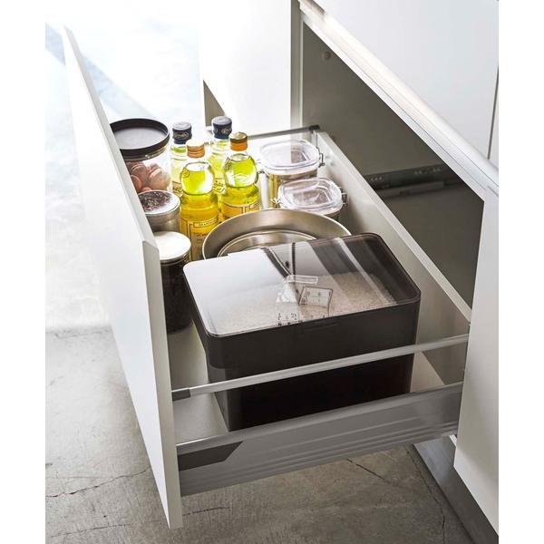 ZOZO問い合わせ番号:77986679ショップ:BELLUNA PLUS，ベルーナ プラスブランド:tower，タワー，iellio，イエリオ商品名:tower(タワー)　密閉　シンク下米びつ　５ｋｇ　計量カップ付カテゴリ:食器/キッチン...