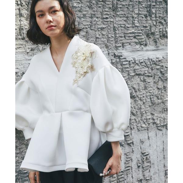 『タイムセール実施中』ZOZO問い合わせ番号:78673376ショップ:SMILE ORCHID，スマイルオーキッドブランド:SMILE ORCHID，スマイルオーキッド商品名:花モチーフ付きVネックバールーン袖トップスカテゴリ:トップス&...