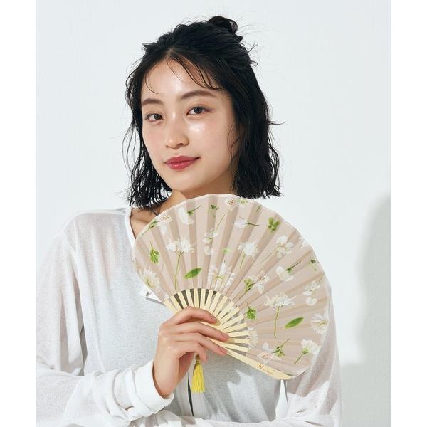 ZOZO問い合わせ番号:81353159ショップ:Wpc./KiU，ダブリュピーシーキウブランド:Wpc.，ダブリュピーシー商品名:[plantica×Wpc.]ギフトボックス入りフラワー扇子カテゴリ:水着/着物・浴衣>和装小物ブラン...
