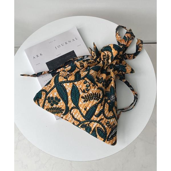 『タイムセール実施中』ZOZO問い合わせ番号:82850487ショップ:AS KNOW AS PLUS，アズノゥアズプラスブランド:AS KNOW AS plus，アズノゥアズプラス商品名:インドプリントキルト巾着バッグカテゴリ:バッグ&g...