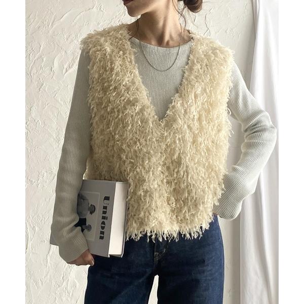 『タイムセール実施中』ZOZO問い合わせ番号:83059072ショップ:wears，ウェアーズブランド:She's Closet，シーズクローゼット商品名:深Vネックショート丈フェザージャガード/テープヤーンフリンジベストカテゴリ:トップス...