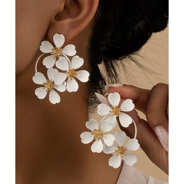 『セール実施中』※このアイテムは返品・交換対象外商品です。ZOZO問い合わせ番号:83194736ショップ:Coo+i，クーイブランド:Coo+i，クーイ商品名:マットフラワーデザインピアスカテゴリ:アクセサリー>ピアス（両耳用）ブラ...