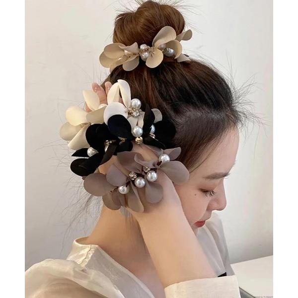 『タイムセール実施中』ZOZO問い合わせ番号:83431551ショップ:CERCA，チェルカブランド:CERCA，チェルカ商品名:pur chouchou/フラワーパールビジューヘアゴム P4193カテゴリ:ヘアアクセサリー>ヘアゴム...