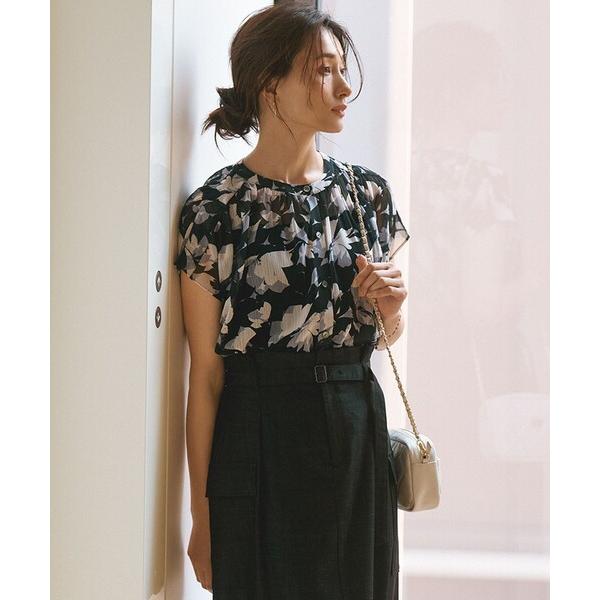 『セール実施中』ZOZO問い合わせ番号:85098707ショップ:23区，ニジュウサンクブランド:23区，ニジュウサンク商品名:【洗える】Ratti シャドーフラワー プリント ブラウスカテゴリ:トップス>シャツ/ブラウスブランド品番...