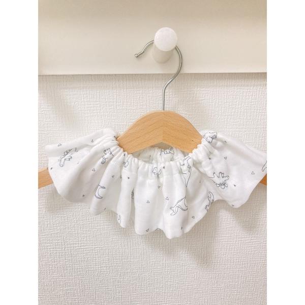 ※このアイテムは返品・交換対象外商品です。ZOZO問い合わせ番号:85603900ショップ:TONE，トーンブランド:tone，トーン商品名:【omusubii】恐竜のフリルスタイ/ベビースタイ / ビブ/よだれかけ(SU)カテゴリ:ママ＆...