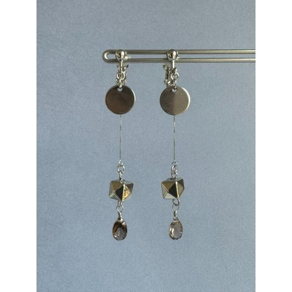 ZOZO問い合わせ番号:85801886ショップ:TONE，トーンブランド:tone，トーン商品名:【Withy】揺れる華奢ワイヤーと天然石スモーキークォーツのイヤリング / Grau (グラウ)(MA)カテゴリ:アクセサリー>イヤリ...