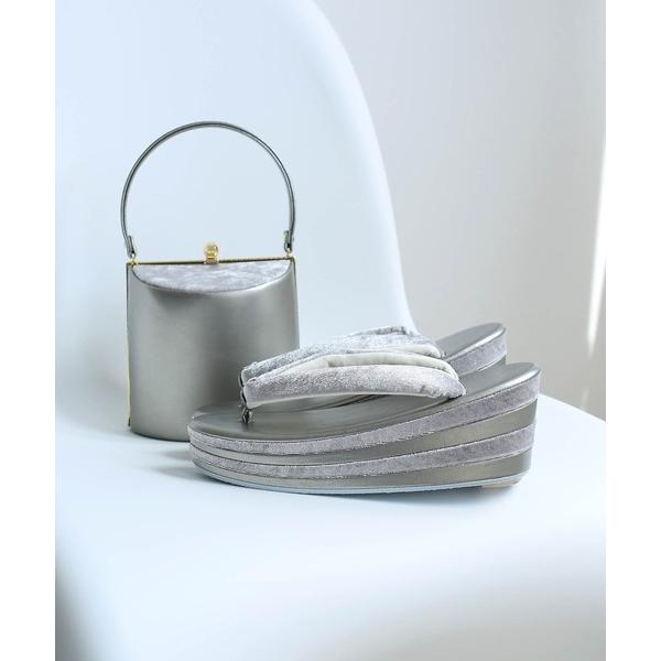 ZOZO問い合わせ番号:86487302ショップ:utatane，ウタタネブランド:utatane，ウタタネ商品名:草履バッグ ベルベット シルバーカテゴリ:水着/着物・浴衣>和装小物ブランド品番:5338609600素材:合成皮革、...